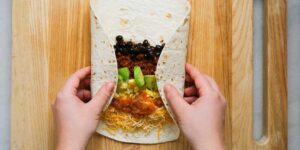 How to wrap burrito rolls, wraps and folds: step by step