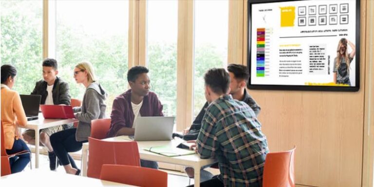 Digital signage in schools: 5 clever ways it is being used